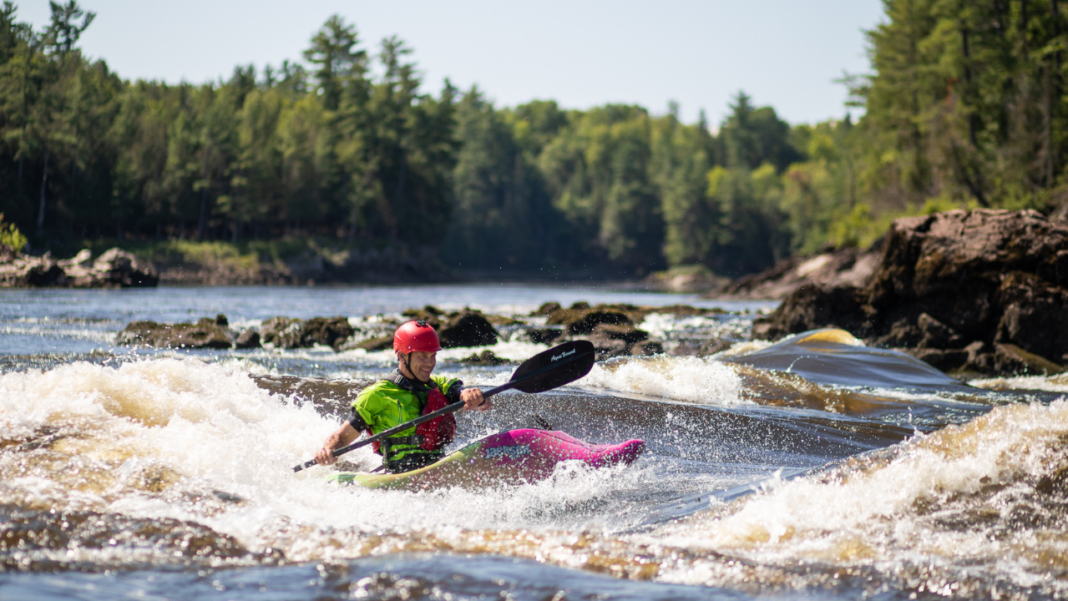 Whitewater Kayaking for Beginners - Why YOU Should Try It! - In4adventure