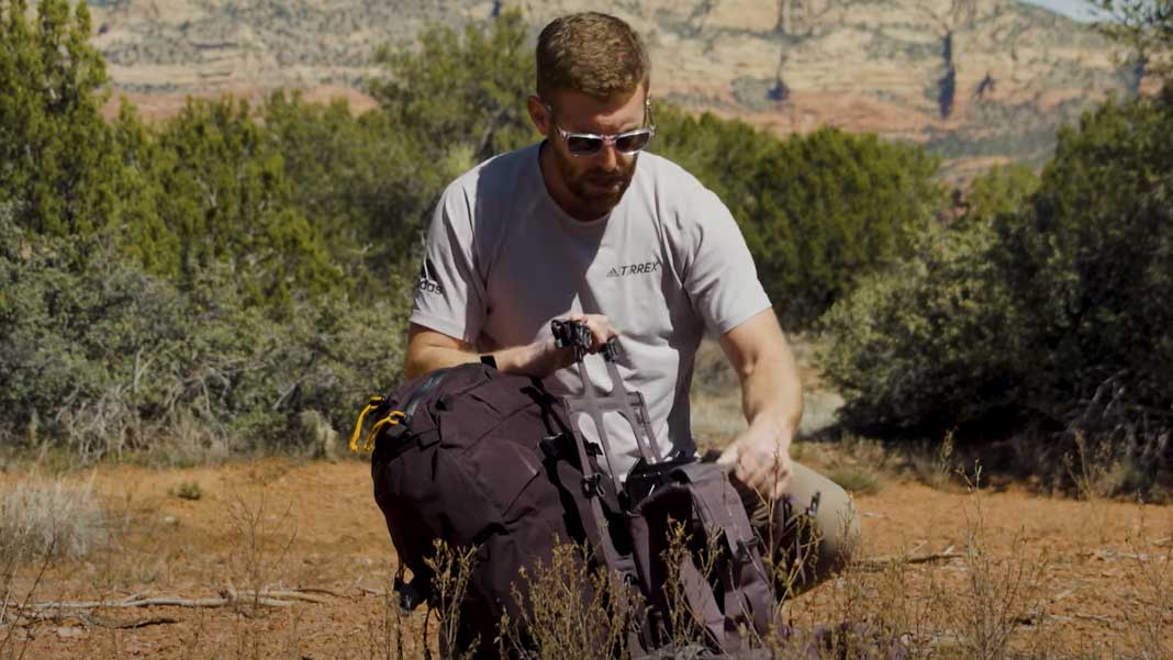 How to Properly Fit a Backpack for Hiking - In4adventure