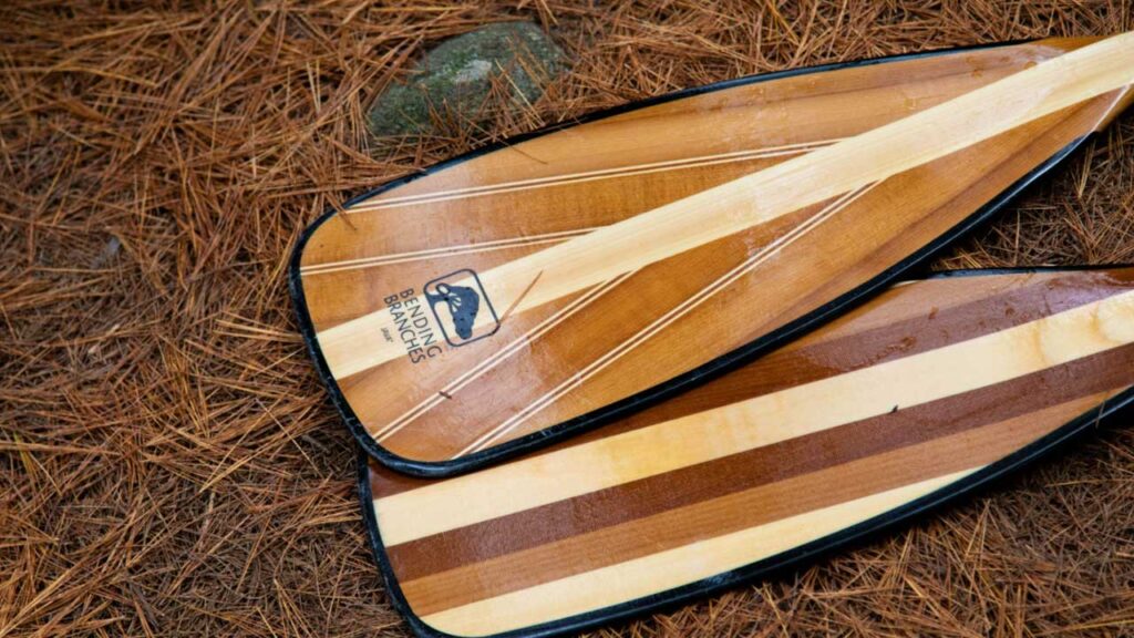 Canoe Paddle: Bent Shaft Canoe Paddle vs Straight Shaft - In4adventure