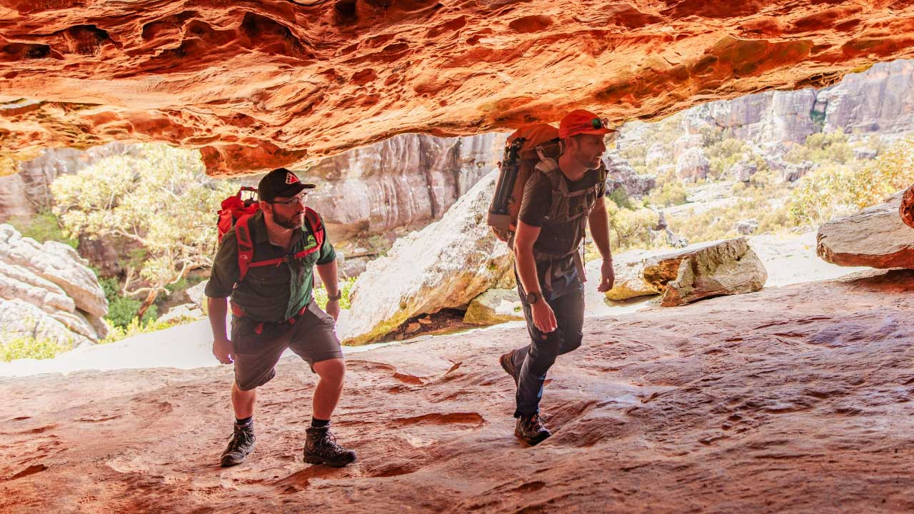 Hiking Clothes: What to Wear Hiking - In4adventure